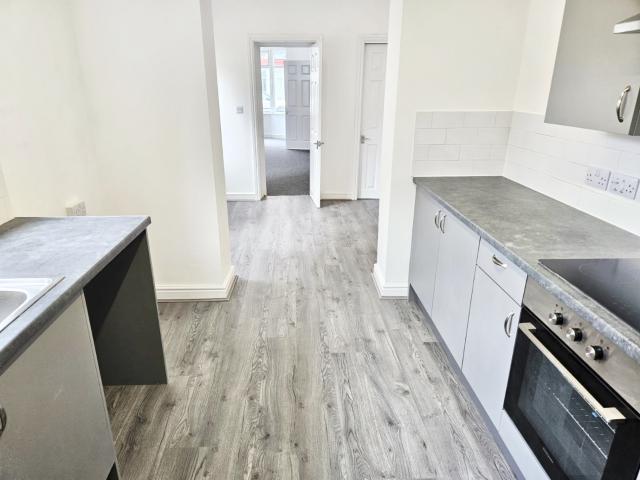 3 room house to let in Severn Street, Hull, HU8