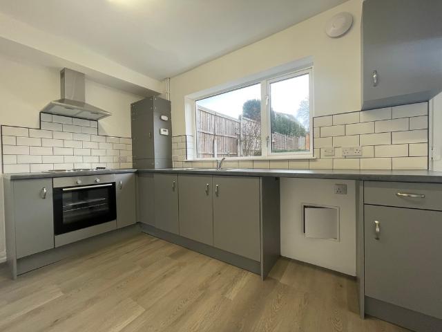 3 room house to let in Tiverton Close, Nottingham, NG8 5LD
