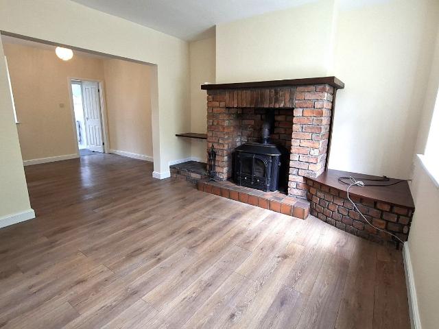 3 room house to let in 203 Greaves Lane, High Green