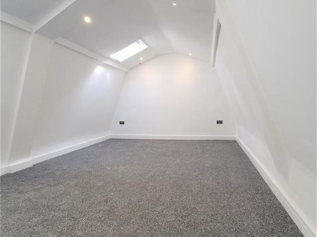 3 room house to let
