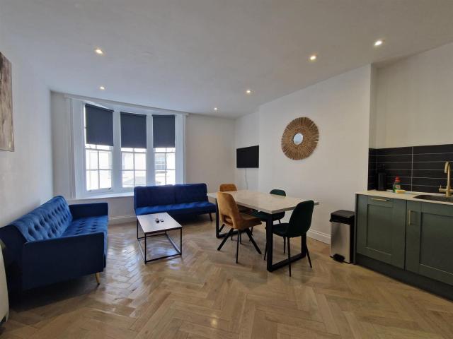 3 room house to let
