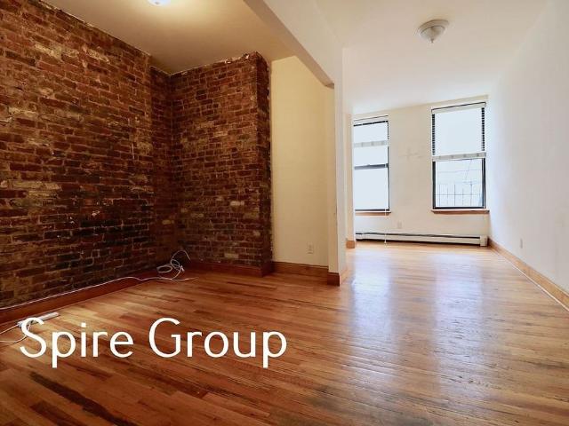 3 room luxury Apartment for rent in 814 Tenth Avenue, New York