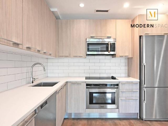 3 room luxury Apartment for rent in 30 40 21st Street, Queens, New York