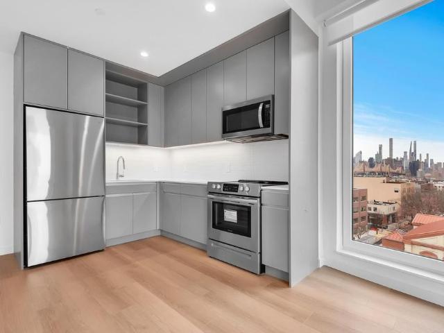 3 room luxury Apartment for rent in Queens, New York