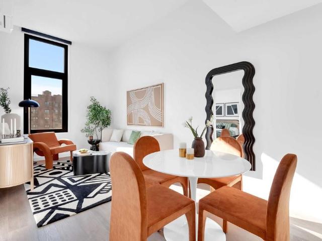 3 room luxury Apartment for rent in Queensboro Hill, Queens, New York