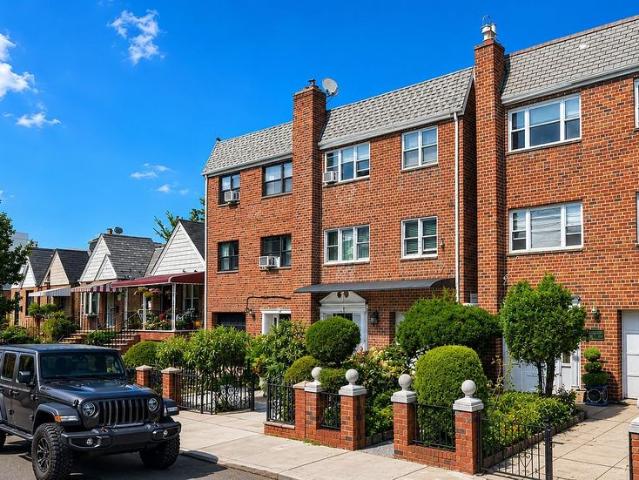 3 room luxury Detached House for rent in Queens, New York