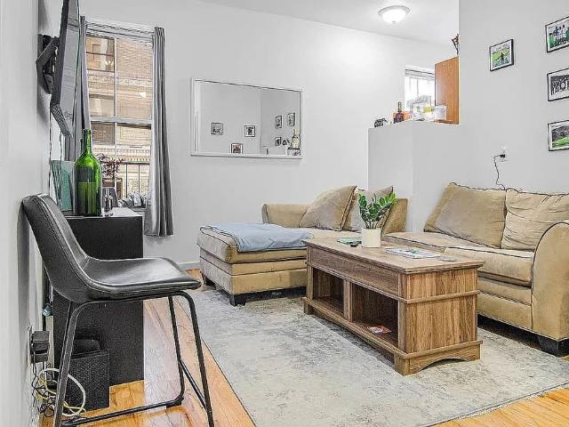 3 room luxury Flat for rent in 15 East 21st Street, New York
