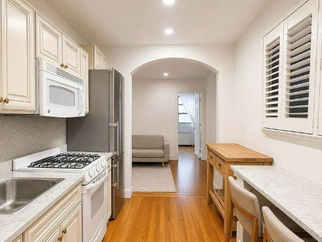 3 room luxury Flat for rent in 343 East 51st Street, New York