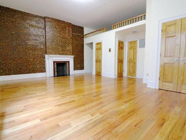 3 room luxury Townhouse for rent in 118 West 74th Street, New York