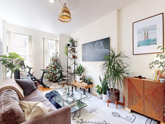 3 room luxury Townhouse for rent in 169 West 85th Street, New York