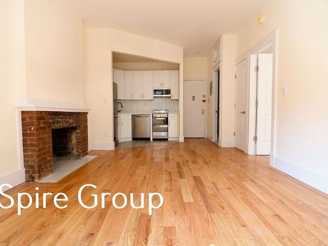 3 room luxury Townhouse for rent in 303 West 76th Street, New York