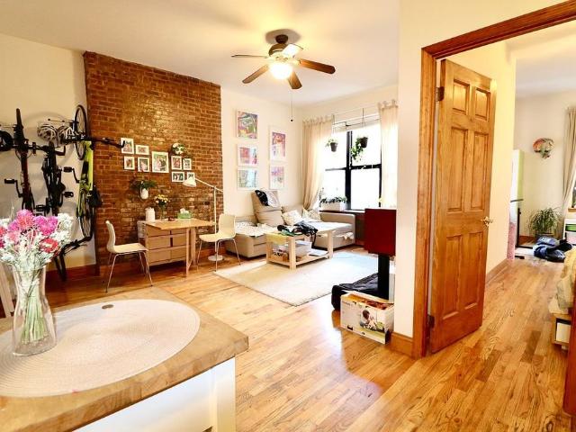 3 room luxury Townhouse for rent in 307 West 74th Street, New York