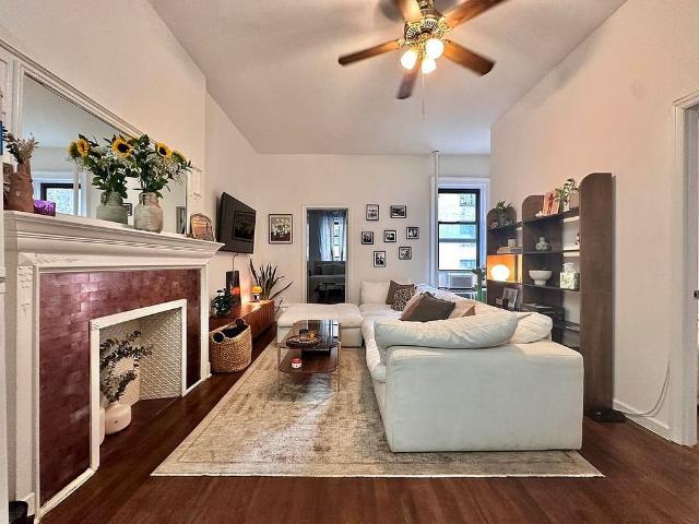 3 room luxury Townhouse for rent in 32 West 69th Street, New York