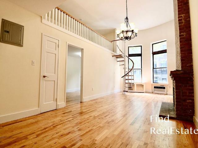 3 room luxury Townhouse for rent in 39 West 74th Street, New York