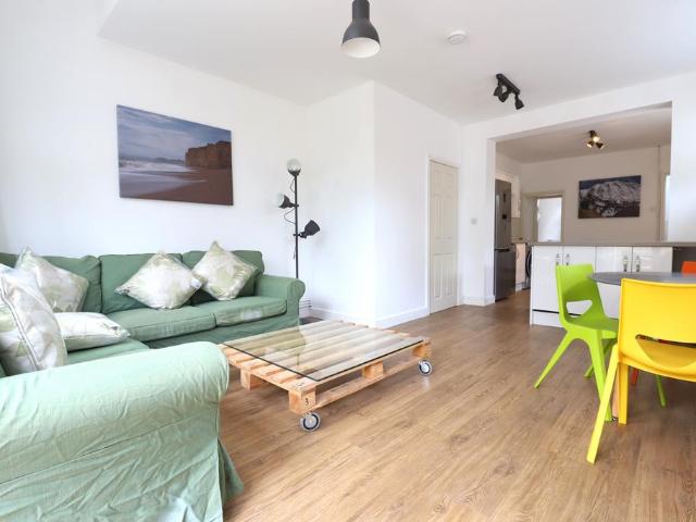 3 Rooms at Shaw Street. 3 bed terraced house to rent £1,560 pcm £360 pw