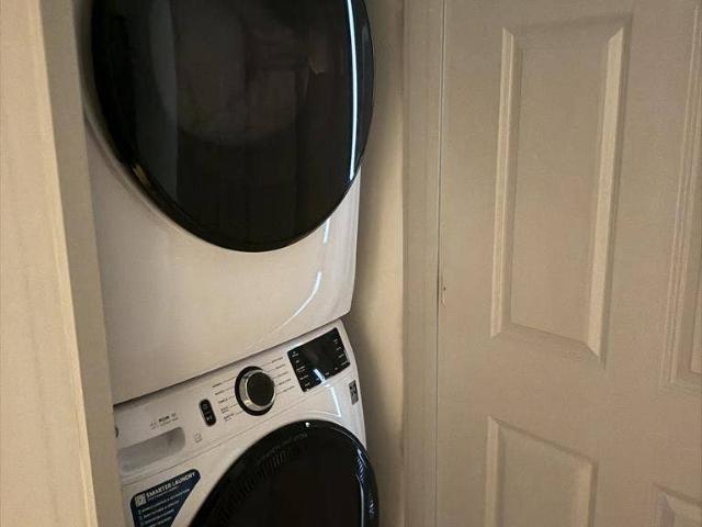 3 rooms available