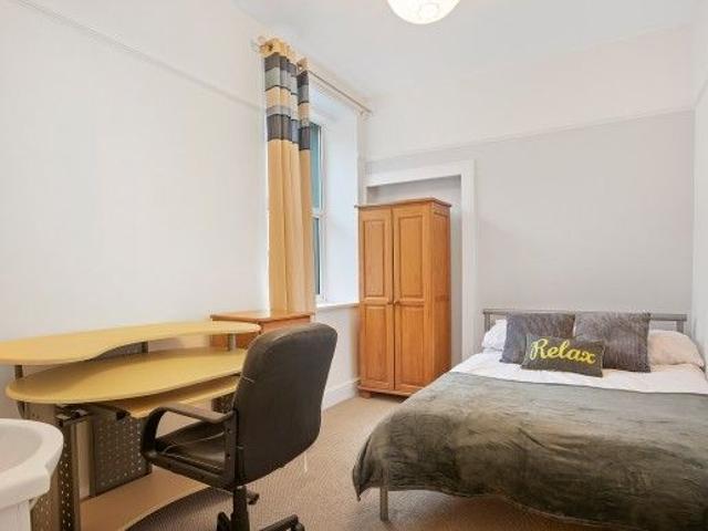3 rooms available. 9 BEDROOM HOUSE
