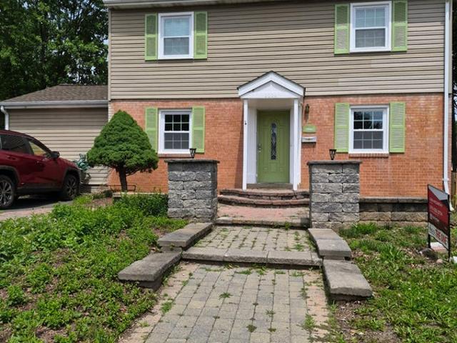 3 Rooms Available now!