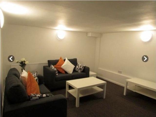 3 Rooms, Cross Lane