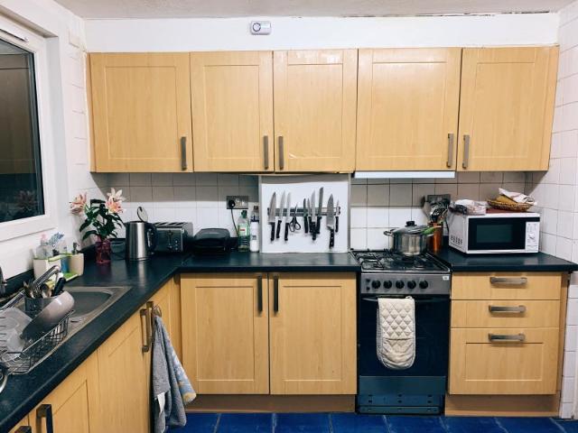 3 rooms flat. 10 min Mile End station,Bow station