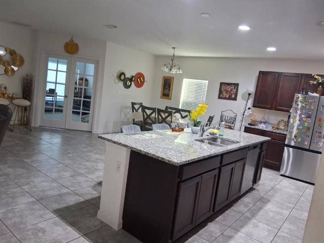3 rooms for rent in a house 3000sq
