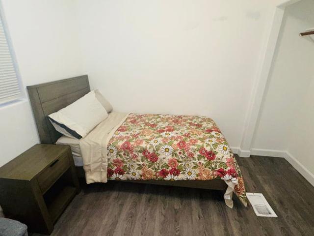 3 Rooms Rent Hollywood $700 $800