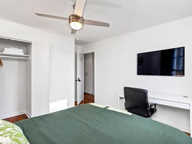 3 ROOMS TOTAL Calm Room in Warm shared home near Airport!