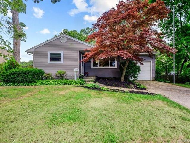 3 Ronald Ln, Sayville, NY 11782