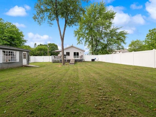 3 Roseland Rd, Newport, NH 03773