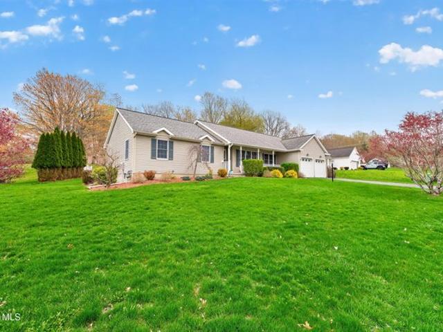 3 Rosemary Dr, Troy, NY 12180