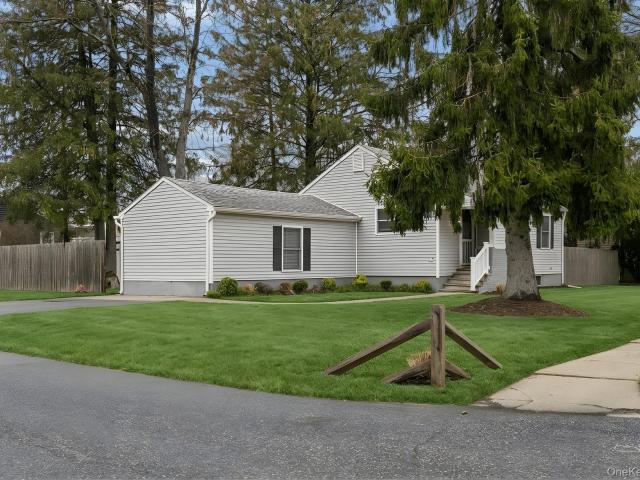 3 Roy Ave, West Islip, NY 11795 | MLS #980348 | Compass
