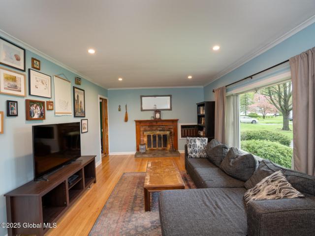 3 E St Stephens Lane