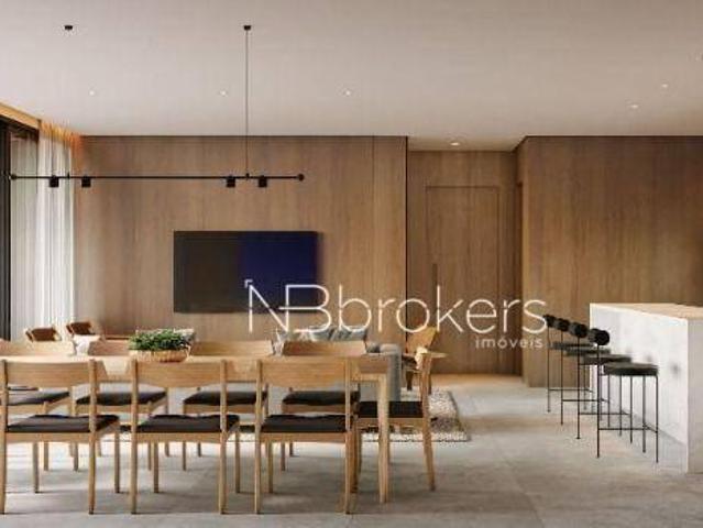 3 SUÍTES, 4 VAGAS E ESPAÇO DE SOBRA COM 426 M² DE ÁREA TOTAL!