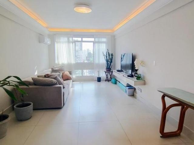 3 suítes, 120 m², porteira fechada, a uma quadra da praia e do Shopping !