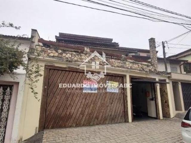 3 suÍtes. 3 vagas na garagem. Sala com pé direito duplo. Hidromassagem. Centro SBC