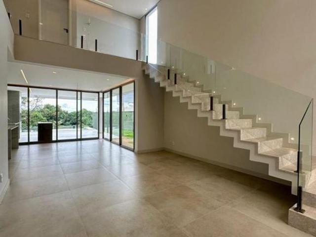 3 SUÍTES / ÁREA GOURMET / PISCINA / ACEITA FINANCIAMENTO / CONDOMINIO FECHADO