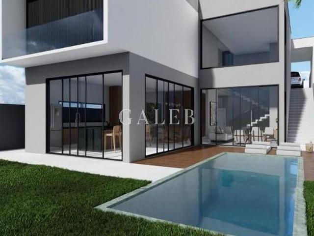 3 SUÍTES COM CLOSET, CONDOMÍNIO FECHADO, PISCINA, ALTO PADRÃO, 2 VAGAS COBERTAS