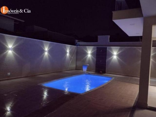 3 Suítes com closet, piscina, 4 vagas garagem condomínio completo