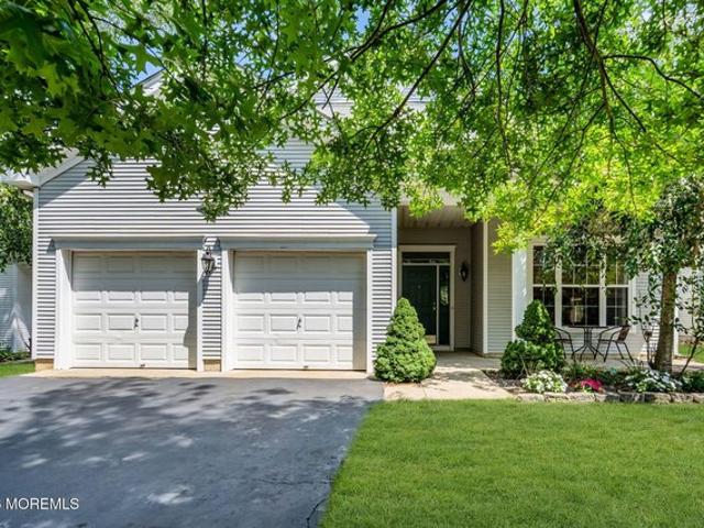 3 Summerwinds Dr, Lakewood, NJ 08701