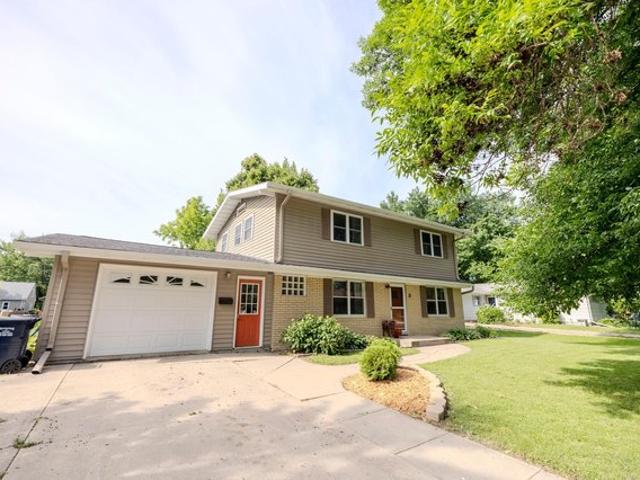 3 Sunnyslope Rd, Morris, MN 56267