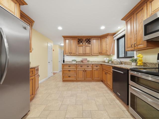 3 Sunshine Court