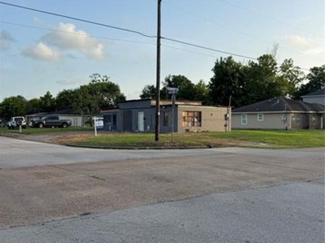 3 S Westward St, Texas City, TX 77591