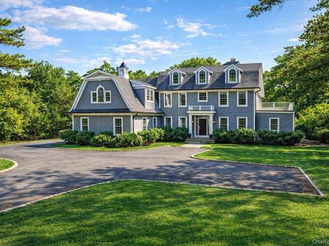 3 Sachem Ln, East Quogue, NY 11942