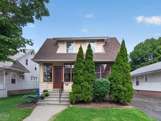 3 Sard Rd, Albany, NY 12209
