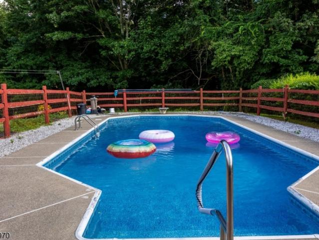 3 Sawmill Rd