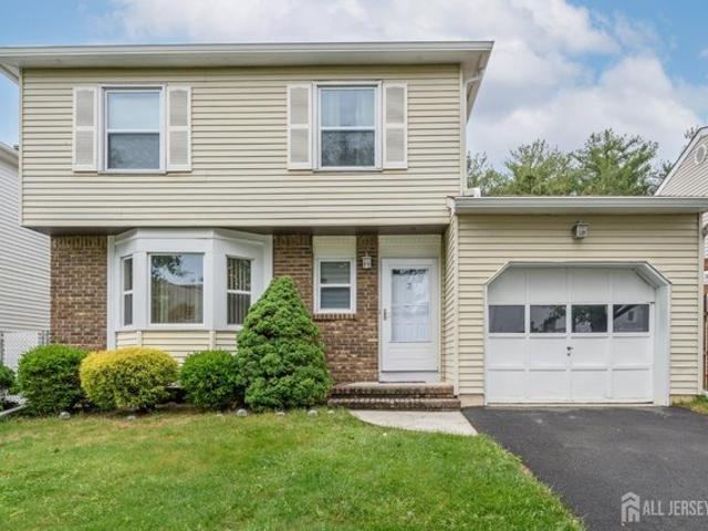 3 Senna Dr, Sayreville, NJ 08859