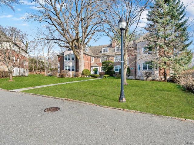 3 Sentry Pl, Unit 2A, Scarsdale, NY 10583 | Compass