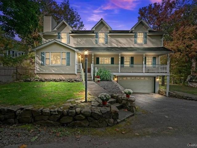 3 Seven Lakes Dr, Sloatsburg, NY 10974
