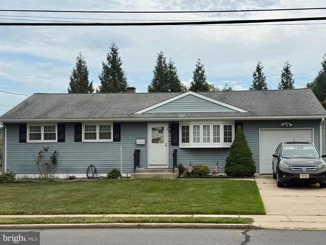 3 Shellflower Ln, Hamilton, NJ 08690