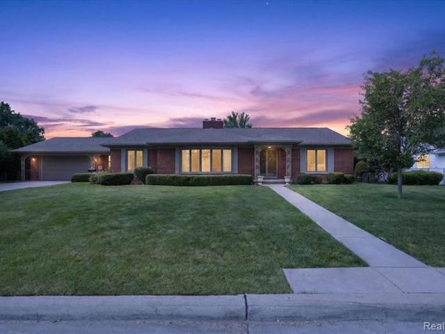 3 Shorecrest Cir, Village of Grosse Pointe Shores, MI 48236